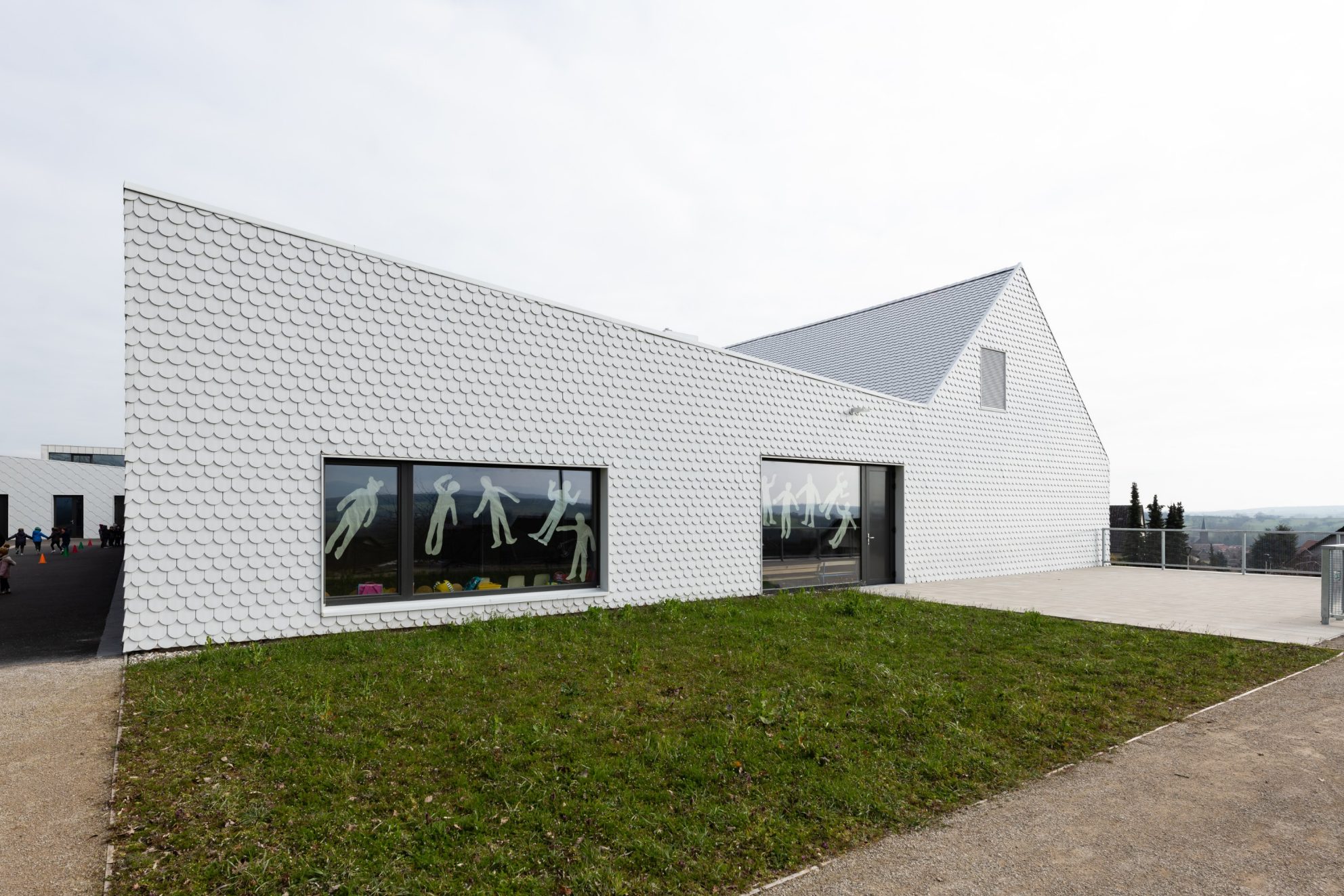 A building with three façades