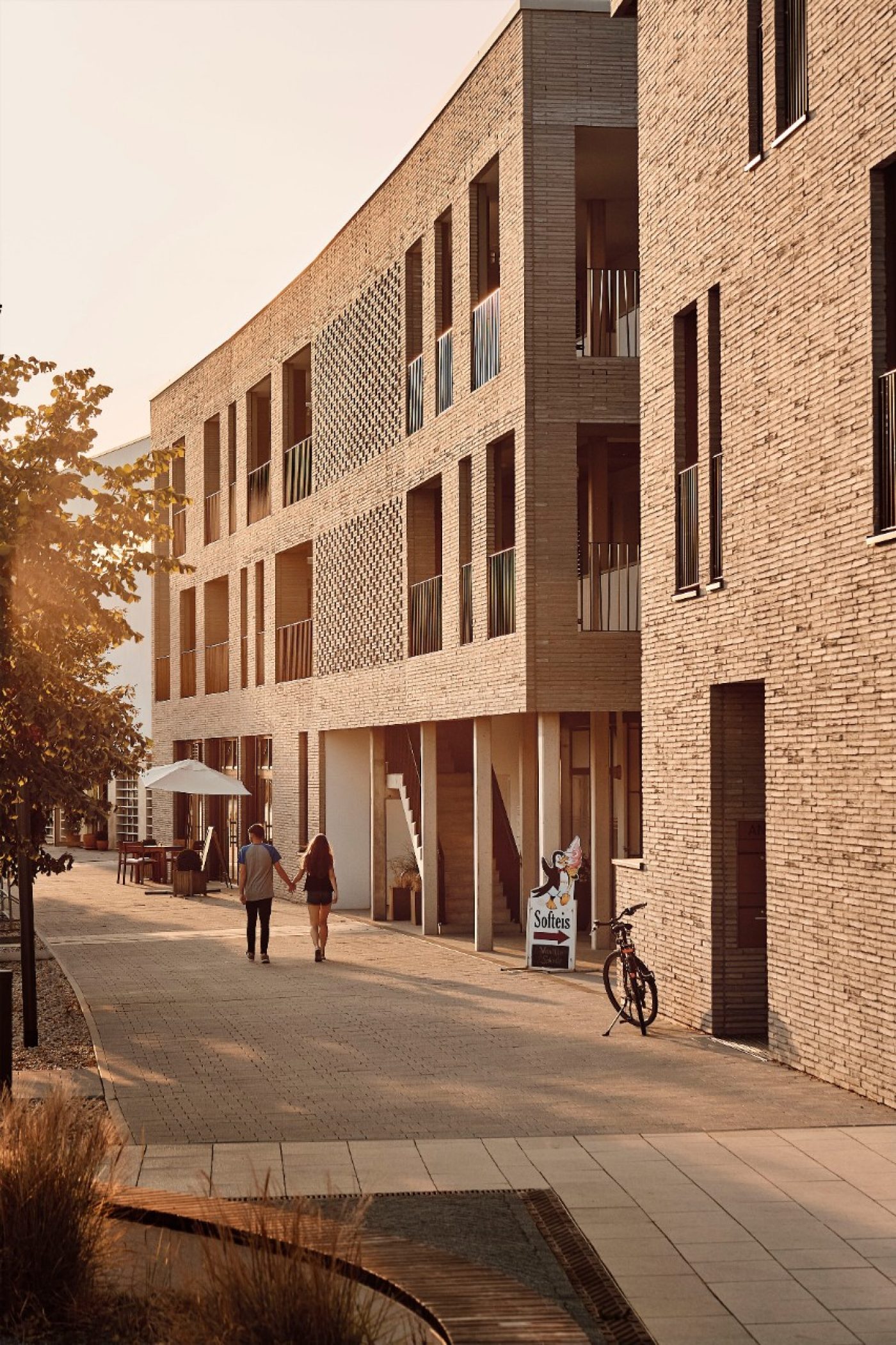 Vibrant, large-scale brick structure