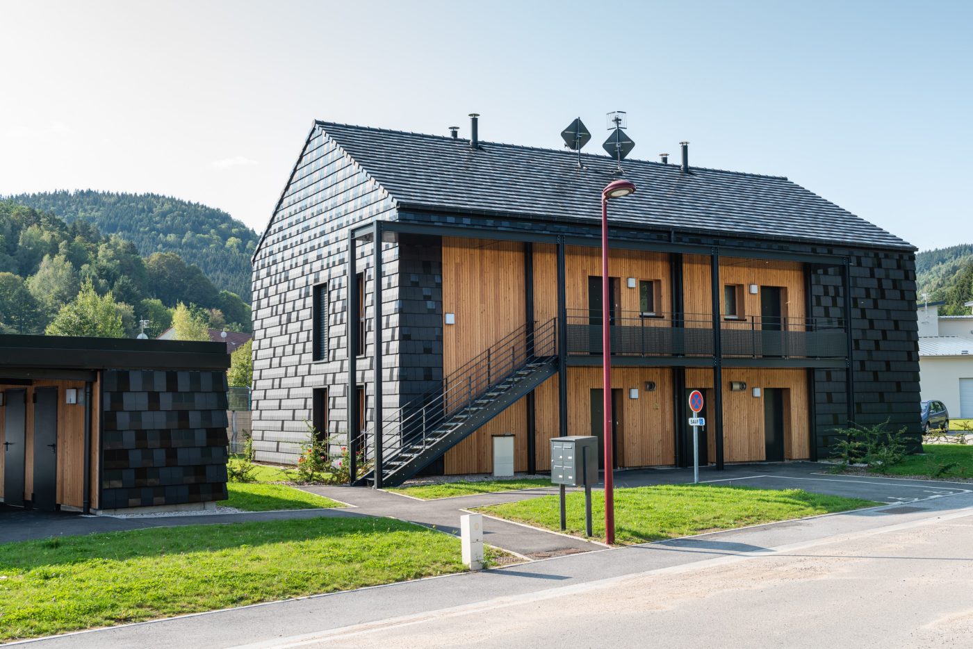 Concealed technology, visible architecture