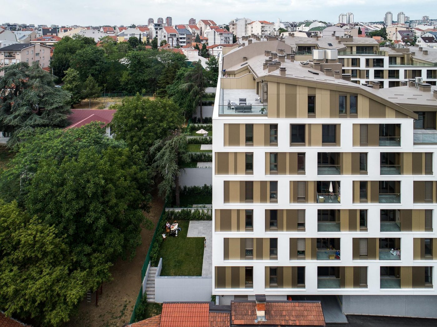 Tailored residences on a hill